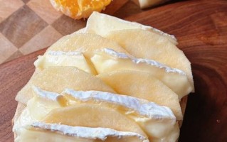 哪些人不适合吃奶酪_奶酪过敏症状有哪些