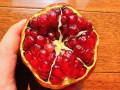 石榴怎么剥图解_石榴剥开技巧