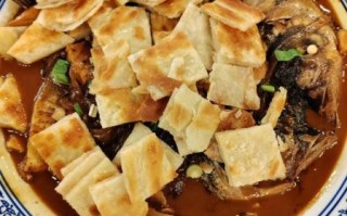 鱼头泡饼怎么做_鱼头泡饼是哪里的菜