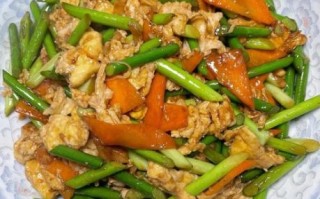 蒜薹炒鸡蛋怎么做_蒜薹炒鸡蛋的家常做法