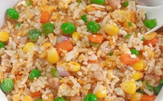 炒米饭怎么不粘锅_隔夜饭炒饭窍门