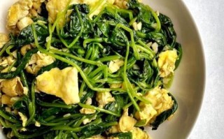 菠菜炒鸡蛋怎么炒才嫩_菠菜炒鸡蛋要不要焯水