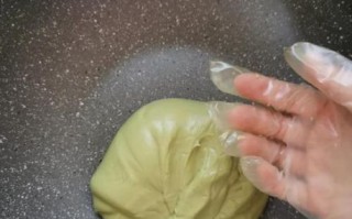 雪媚娘皮太粘怎么抢救_雪媚娘皮太粘补救方法