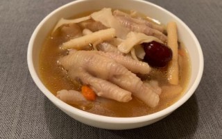 鸡爪汤怎么炖才软糯_鸡爪汤有哪些功效