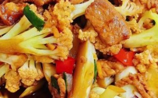 菜花炒肉怎么炒好吃_家常菜花炒肉视频教程