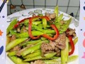 芦笋炒肉丝怎么做_芦笋炒肉丝的营养价值