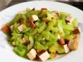 芹菜豆干怎么炒好吃_芹菜豆干炒几分钟
