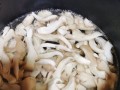 青椒炒平菇怎么做_青椒炒平菇需要焯水吗