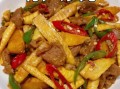 鲜竹笋炒肉怎么做好吃_竹笋炒肉的家常做法