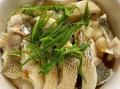 深海鲈鱼怎么做好吃_家常清蒸鲈鱼做法