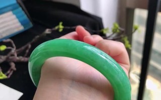 糯米种翡翠手镯价格_糯米种翡翠手镯多少钱