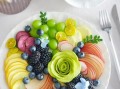 水果花色拼盘怎么做_水果拼盘摆盘技巧