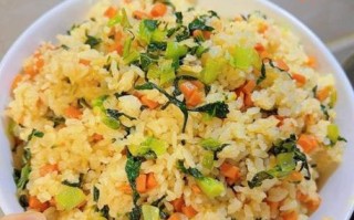 不放鸡蛋的酱油炒饭怎么做_家常酱油炒饭技巧