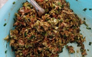 槐花猪肉包子怎么做_槐花猪肉包子蒸多久