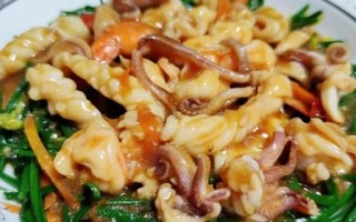 韭菜花炒鱿鱼怎么做_韭菜花炒鱿鱼的家常做法 韭菜花炒鱿鱼怎么做_韭菜花炒鱿鱼的家常做法