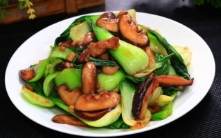 香菇油菜怎么炒好吃_香菇油菜焯水还是直接炒