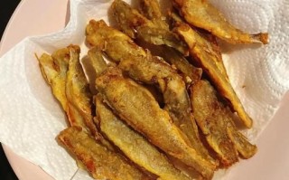 炸小鱼怎么做酥脆好吃_炸小鱼酥脆窍门