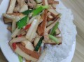 香干肉丝饭怎么做_香干肉丝饭热量高吗