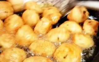 油炸小肉丸怎么做才外酥里嫩_油炸小肉丸家常做法