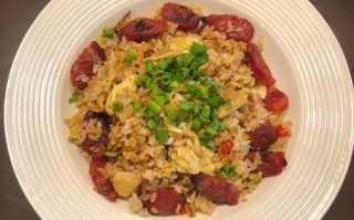 腊肠炒饭怎么做_腊肠炒饭先炒什么