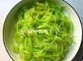 莴笋丝怎么炒好吃又香_莴笋丝炒制的秘诀