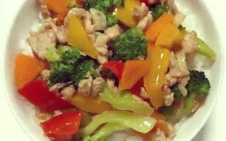 西兰花炒肉丝怎么炒才嫩_西兰花炒肉丝用焯水吗