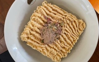 花雕鸡泡面怎么做_花雕鸡泡面好吃吗