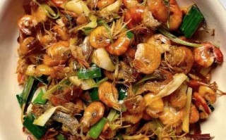 炒河虾怎么做才鲜嫩_炒河虾要不要焯水