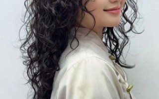 羊毛卷发型图片女_适合什么脸型