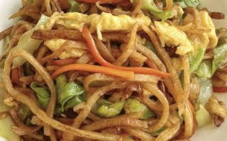 鸡蛋炒饼丝怎么做好吃_鸡蛋炒饼丝家常做法