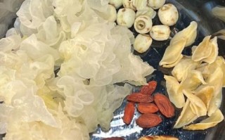 莲子银耳汤怎么煮才出胶_莲子银耳汤做法窍门