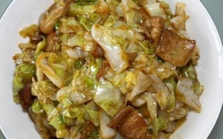 猪肉炒包菜怎么做_猪肉炒包菜先炒肉还是先炒包菜