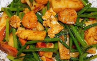 年糕怎么炒好吃又简单_年糕炒多久才软糯