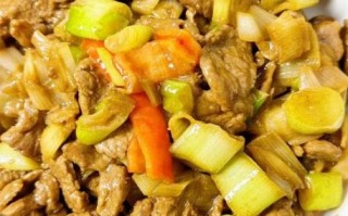 葱爆羊肉家常做法_怎么炒才嫩滑不膻