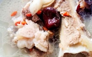 筒子骨汤怎么做才好吃_筒子骨汤去腥增香的窍门