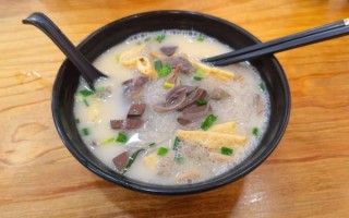 鸭血粉丝汤正宗做法_鸭血粉丝汤哪里最出名