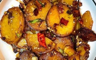 干锅土豆片怎么做才外焦里嫩_干锅土豆片用不用先焯水