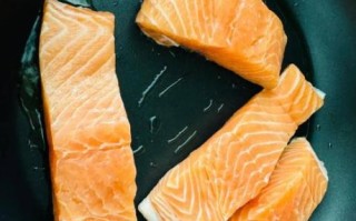 西红柿炒三文鱼怎么做_三文鱼炒西红柿好吃吗