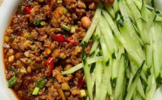 肉炸酱面怎么做_炸酱面肉丁怎么炒才香