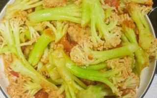 西红柿炒菜花怎么做_家常西红柿炒菜花做法