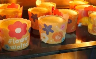 纸杯蛋糕怎么做_纸杯蛋糕烤箱温度和时间