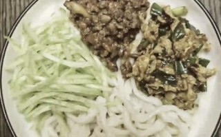 干黄酱怎么做炸酱面_炸酱面干黄酱比例是多少