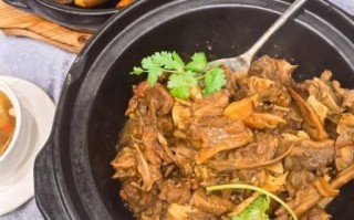 炖鸭头怎么做好吃_鸭头炖多久才入味
