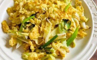 鸡蛋炒大葱怎么做_鸡蛋炒大葱先炒哪个