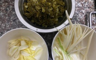 西红柿炖黄花鱼怎么做_西红柿炖黄花鱼的家常做法