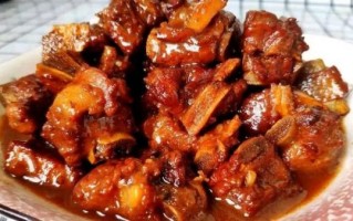 红烧小排骨怎么做_红烧小排骨需要焯水吗