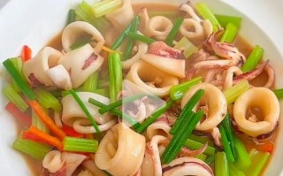 炒鱿鱼需要焯水吗_焯水后口感更好吗