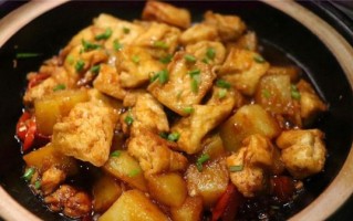 土豆炖豆腐的家常做法_土豆炖豆腐怎么做好吃