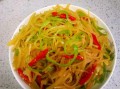 酸辣土豆丝怎么做才脆_土豆丝焯水还是过油