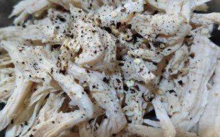 水煮鸡胸肉怎么做好吃_水煮鸡胸肉减肥做法